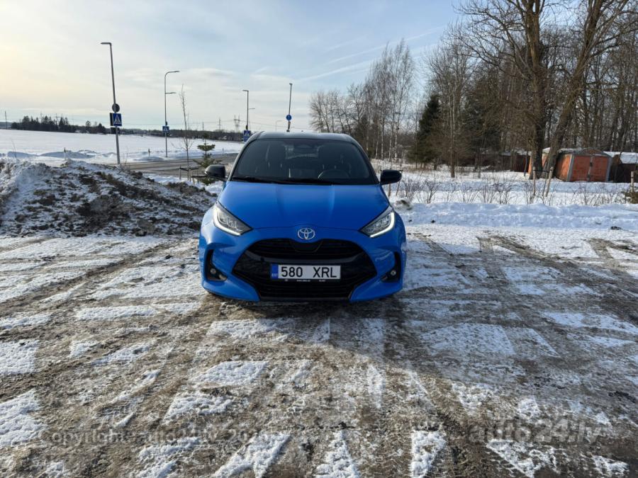 Zils Toyota Yaris 2025 Tartu, ar dzinēja tilpumu 1.50 L un nobraukumu 12 tūkst. km par 22900 €, foto 2 vietnē AUTOMOTO.COM.LV