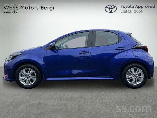 Blue Toyota Yaris 2025 in Riga, with an engine capacity of 1.50 L and mileage of 11 thousand km for 21490 €, photo 3 on AUTOMOTO.COM.LV