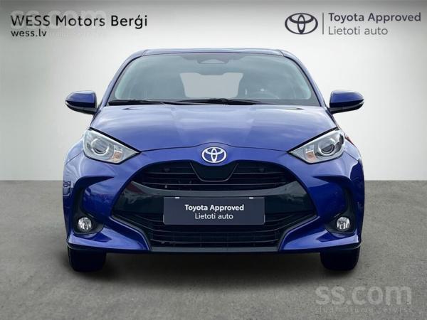 Blue Toyota Yaris 2025 in Riga, with an engine capacity of 1.50 L and mileage of 11 thousand km for 21490 €, photo 5 on AUTOMOTO.COM.LV