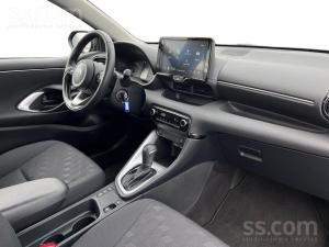 Zils Toyota Yaris 2025 Rīga, ar dzinēja tilpumu 1.50 L un nobraukumu 11 tūkst. km par 21490 €, foto 7 vietnē AUTOMOTO.COM.LV