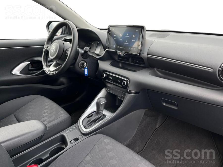 Zils Toyota Yaris 2025 Rīga, ar dzinēja tilpumu 1.50 L un nobraukumu 11 tūkst. km par 21490 €, foto 7 vietnē AUTOMOTO.COM.LV