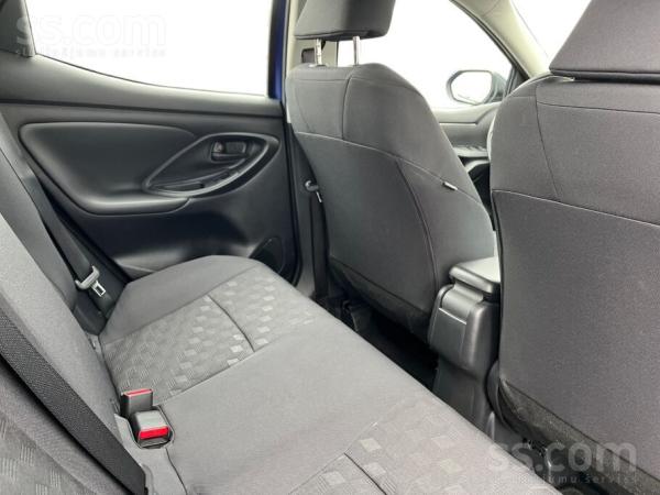 Blue Toyota Yaris 2025 in Riga, with an engine capacity of 1.50 L and mileage of 11 thousand km for 21490 €, photo 7 on AUTOMOTO.COM.LV