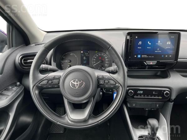 Blue Toyota Yaris 2025 in Riga, with an engine capacity of 1.50 L and mileage of 11 thousand km for 21490 €, photo 9 on AUTOMOTO.COM.LV
