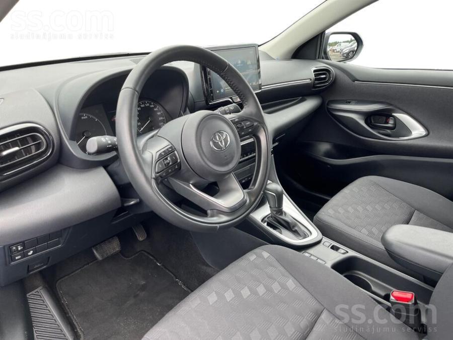 Zils Toyota Yaris 2025 Rīga, ar dzinēja tilpumu 1.50 L un nobraukumu 11 tūkst. km par 21490 €, foto 12 vietnē AUTOMOTO.COM.LV