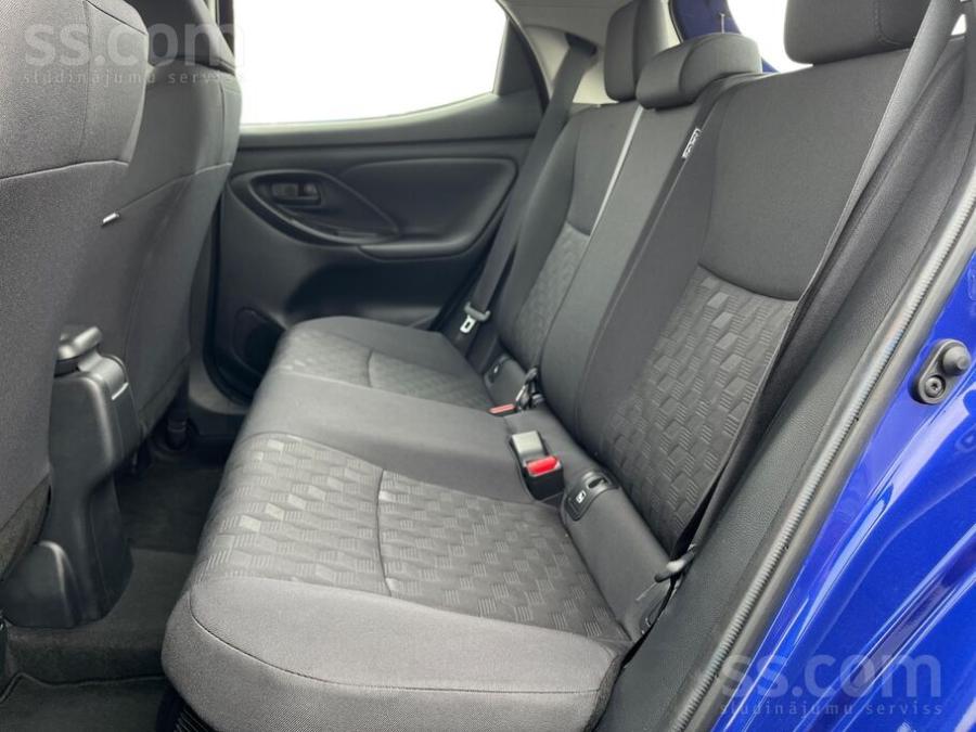 Zils Toyota Yaris 2025 Rīga, ar dzinēja tilpumu 1.50 L un nobraukumu 11 tūkst. km par 21490 €, foto 22 vietnē AUTOMOTO.COM.LV