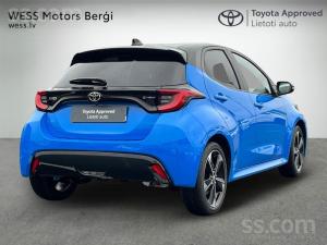 Blue Toyota Yaris 2026 in Riga, with an engine capacity of 1.50 L and mileage of 490 thousand km for 28990 €, photo 3 on AUTOMOTO.COM.LV