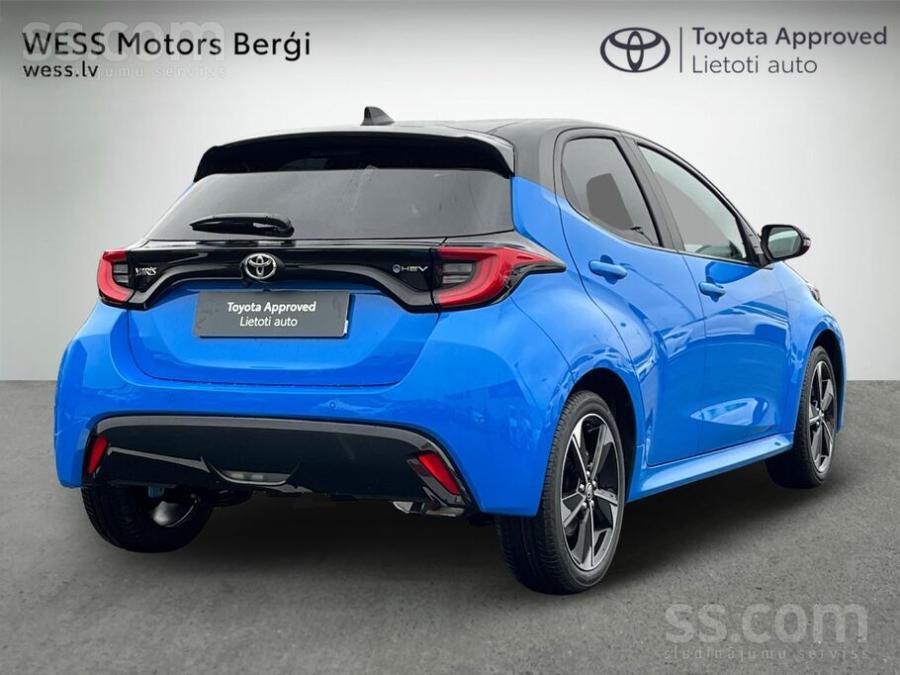 Blue Toyota Yaris 2026 in Riga, with an engine capacity of 1.50 L and mileage of 490 thousand km for 28990 €, photo 3 on AUTOMOTO.COM.LV