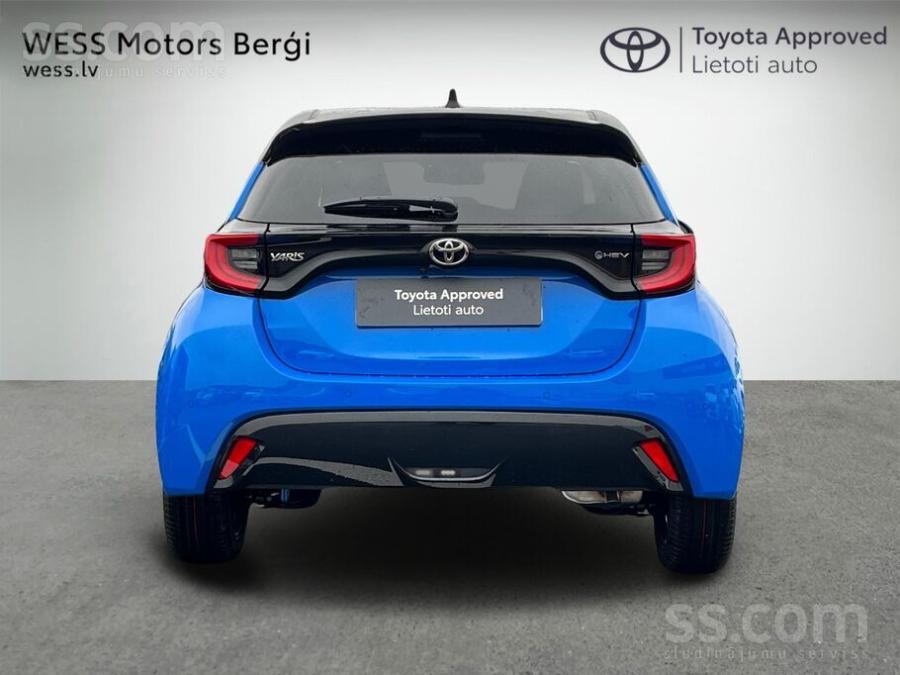 Blue Toyota Yaris 2026 in Riga, with an engine capacity of 1.50 L and mileage of 490 thousand km for 28990 €, photo 5 on AUTOMOTO.COM.LV
