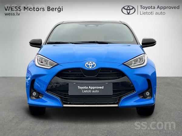 Blue Toyota Yaris 2026 in Riga, with an engine capacity of 1.50 L and mileage of 490 thousand km for 28990 €, photo 5 on AUTOMOTO.COM.LV