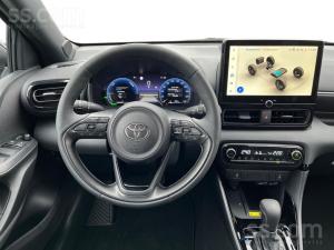 Blue Toyota Yaris 2026 in Riga, with an engine capacity of 1.50 L and mileage of 490 thousand km for 28990 €, photo 10 on AUTOMOTO.COM.LV