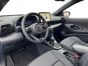 Blue Toyota Yaris 2026 in Riga, with an engine capacity of 1.50 L and mileage of 490 thousand km for 28990 €, photo 12 on AUTOMOTO.COM.LV