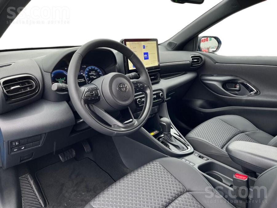 Blue Toyota Yaris 2026 in Riga, with an engine capacity of 1.50 L and mileage of 490 thousand km for 28990 €, photo 12 on AUTOMOTO.COM.LV