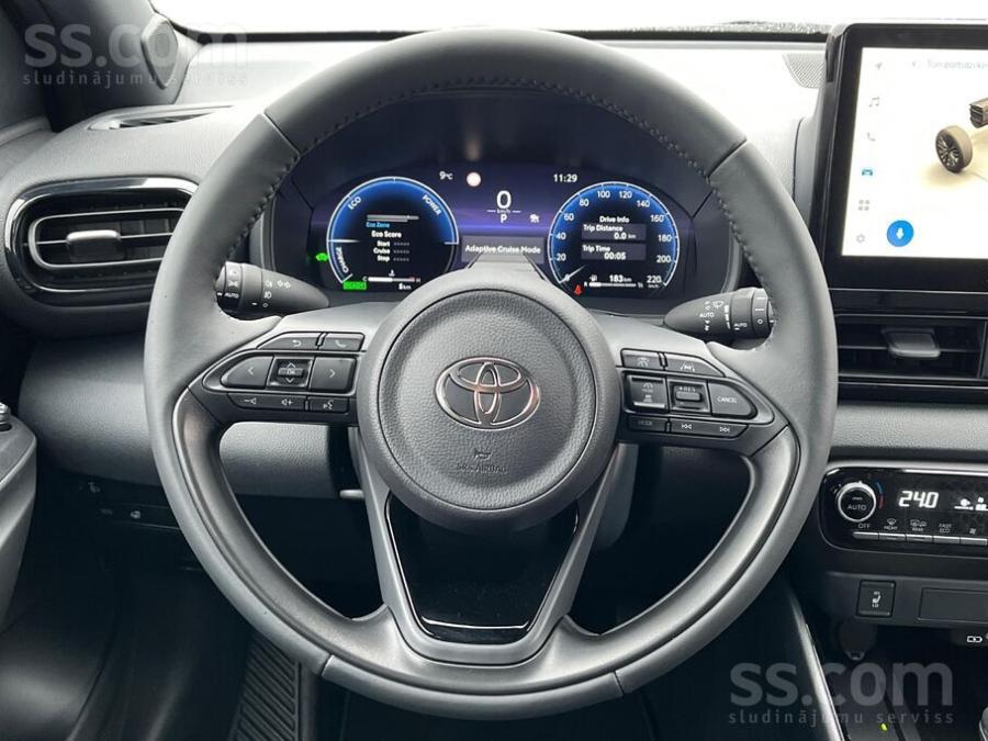 Blue Toyota Yaris 2026 in Riga, with an engine capacity of 1.50 L and mileage of 490 thousand km for 28990 €, photo 13 on AUTOMOTO.COM.LV