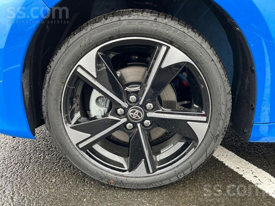 Blue Toyota Yaris 2026 in Riga, with an engine capacity of 1.50 L and mileage of 490 thousand km for 28990 €, photo 26 on AUTOMOTO.COM.LV