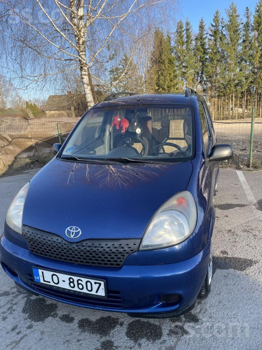 Zils Toyota Yaris 2000 Rīga, ar dzinēja tilpumu 1.30 L un nobraukumu 357 tūkst. km par 700 €, foto 1 vietnē AUTOMOTO.COM.LV