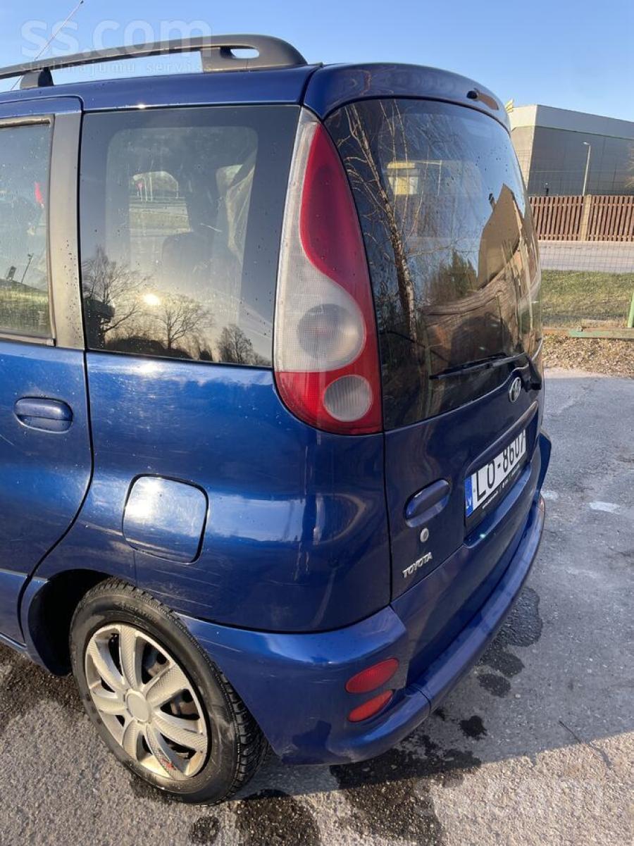 Zils Toyota Yaris 2000 Rīga, ar dzinēja tilpumu 1.30 L un nobraukumu 357 tūkst. km par 700 €, foto 3 vietnē AUTOMOTO.COM.LV