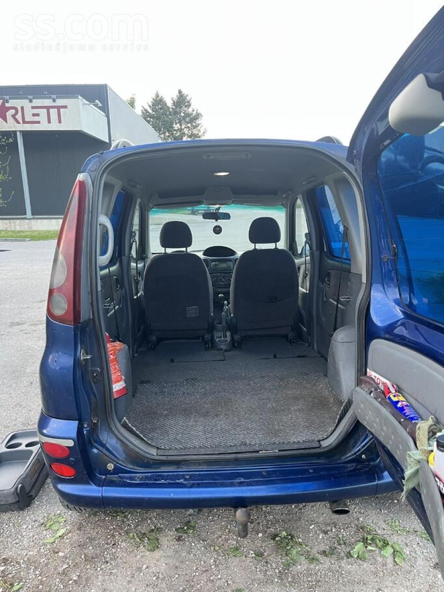 Blue Toyota Yaris 2002 in Riga, with an engine capacity of 1.40 L and mileage of 215 thousand km for 700 €, photo 7 on AUTOMOTO.COM.LV