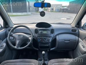 Blue Toyota Yaris 2002 in Riga, with an engine capacity of 1.40 L and mileage of 215 thousand km for 700 €, photo 8 on AUTOMOTO.COM.LV