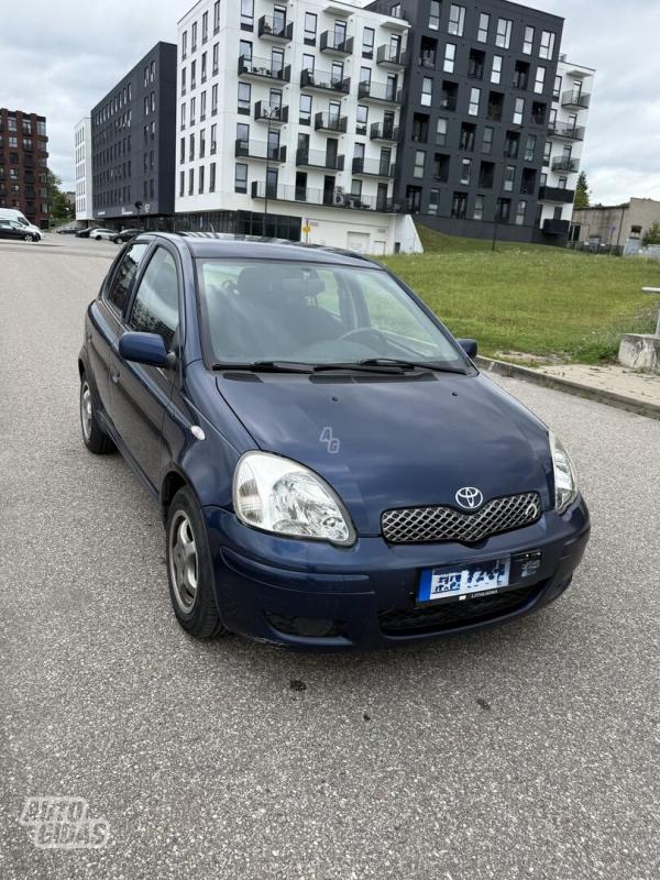 Zils Toyota Yaris 2005 Viļņa, ar dzinēja tilpumu 1.40 L un nobraukumu 289 tūkst. km par 1400 €, foto 1 vietnē AUTOMOTO.COM.LV