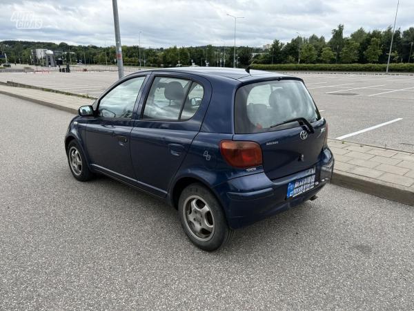 Zils Toyota Yaris 2005 Viļņa, ar dzinēja tilpumu 1.40 L un nobraukumu 289 tūkst. km par 1400 €, foto 2 vietnē AUTOMOTO.COM.LV
