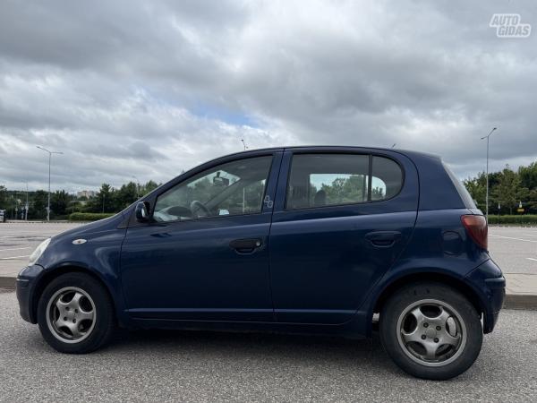 Zils Toyota Yaris 2005 Viļņa, ar dzinēja tilpumu 1.40 L un nobraukumu 289 tūkst. km par 1400 €, foto 3 vietnē AUTOMOTO.COM.LV