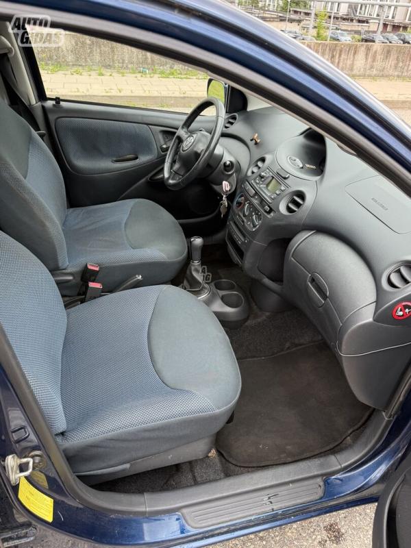 Zils Toyota Yaris 2005 Viļņa, ar dzinēja tilpumu 1.40 L un nobraukumu 289 tūkst. km par 1400 €, foto 5 vietnē AUTOMOTO.COM.LV