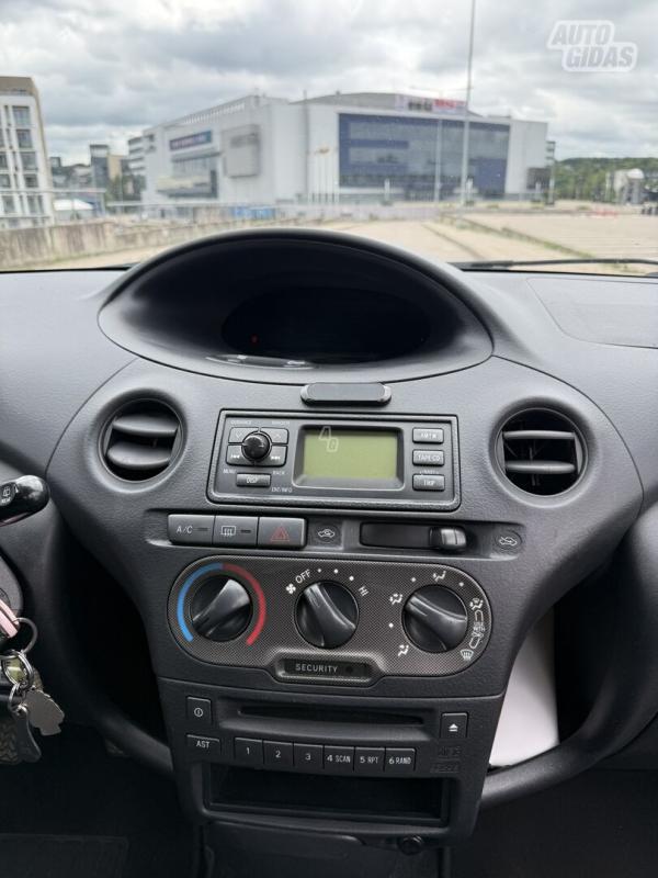 Zils Toyota Yaris 2005 Viļņa, ar dzinēja tilpumu 1.40 L un nobraukumu 289 tūkst. km par 1400 €, foto 8 vietnē AUTOMOTO.COM.LV