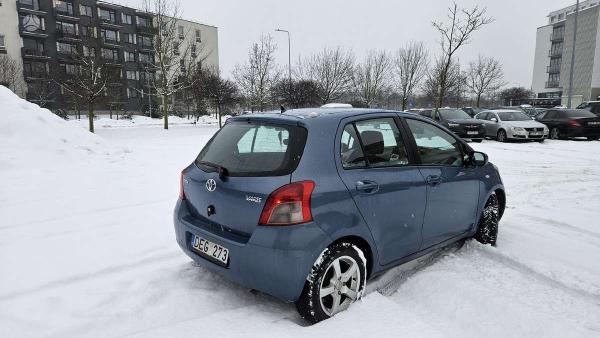 Zils Toyota Yaris 2007 Viļņa, ar dzinēja tilpumu 1.30 L un nobraukumu 123 tūkst. km par 2900 €, foto 3 vietnē AUTOMOTO.COM.LV