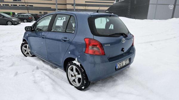 Zils Toyota Yaris 2007 Viļņa, ar dzinēja tilpumu 1.30 L un nobraukumu 123 tūkst. km par 2900 €, foto 4 vietnē AUTOMOTO.COM.LV