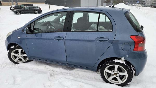 Zils Toyota Yaris 2007 Viļņa, ar dzinēja tilpumu 1.30 L un nobraukumu 123 tūkst. km par 2900 €, foto 5 vietnē AUTOMOTO.COM.LV