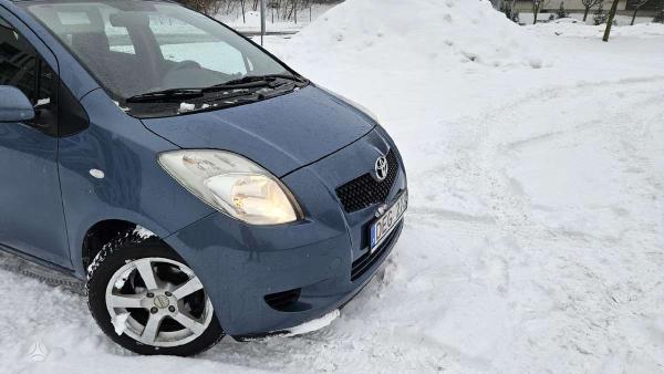 Zils Toyota Yaris 2007 Viļņa, ar dzinēja tilpumu 1.30 L un nobraukumu 123 tūkst. km par 2900 €, foto 6 vietnē AUTOMOTO.COM.LV