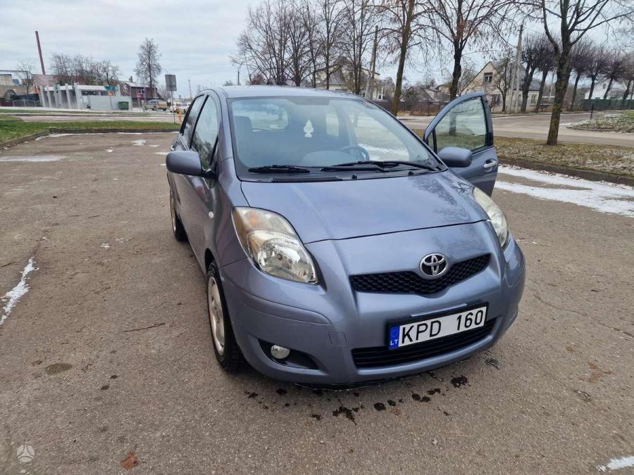 Zils Toyota Yaris 2011 Šauļi, ar dzinēja tilpumu 1.36 L un nobraukumu 209 tūkst. km par 2500 €, foto 1 vietnē AUTOMOTO.COM.LV