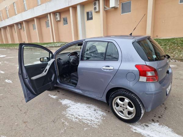 Zils Toyota Yaris 2011 Šauļi, ar dzinēja tilpumu 1.36 L un nobraukumu 209 tūkst. km par 2500 €, foto 6 vietnē AUTOMOTO.COM.LV
