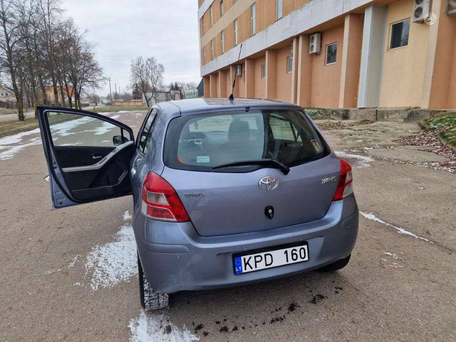 Zils Toyota Yaris 2011 Šauļi, ar dzinēja tilpumu 1.36 L un nobraukumu 209 tūkst. km par 2500 €, foto 7 vietnē AUTOMOTO.COM.LV