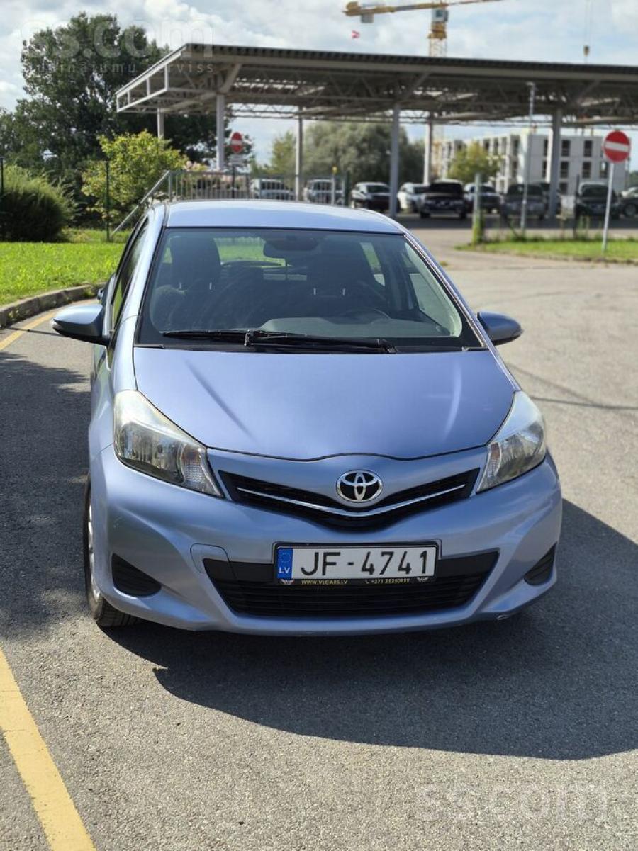 Zils Toyota Yaris 2013 Rīga, ar dzinēja tilpumu 1.40 L un nobraukumu 0 tūkst. km par 3800 €, foto 1 vietnē AUTOMOTO.COM.LV