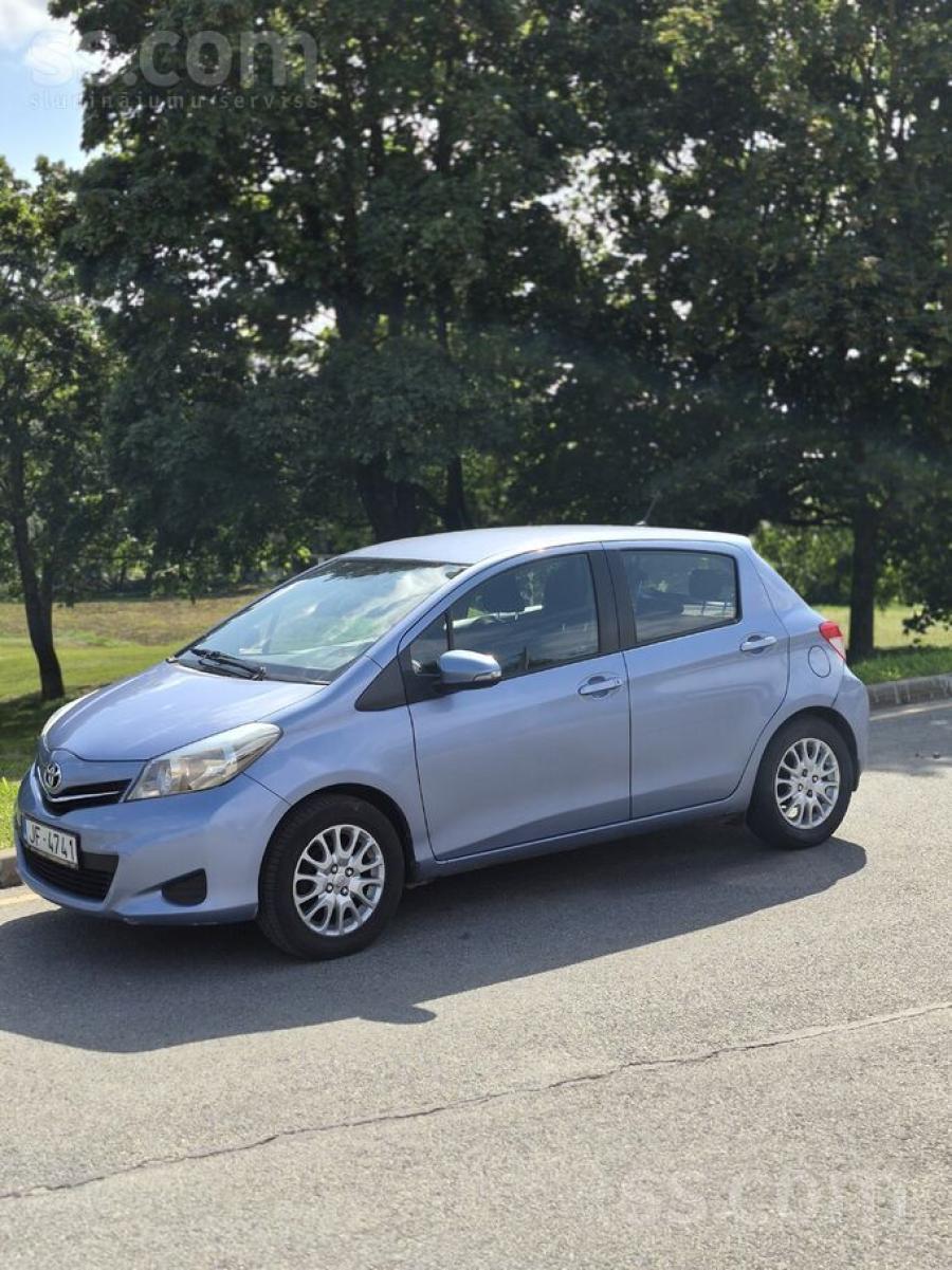 Zils Toyota Yaris 2013 Rīga, ar dzinēja tilpumu 1.40 L un nobraukumu 0 tūkst. km par 3800 €, foto 4 vietnē AUTOMOTO.COM.LV