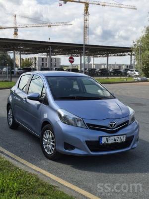 Zils Toyota Yaris 2013 Rīga, ar dzinēja tilpumu 1.40 L un nobraukumu 0 tūkst. km par 3800 €, foto 5 vietnē AUTOMOTO.COM.LV