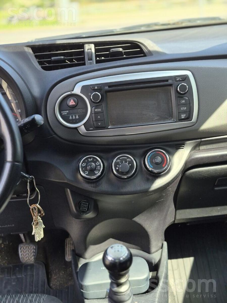 Zils Toyota Yaris 2013 Rīga, ar dzinēja tilpumu 1.40 L un nobraukumu 0 tūkst. km par 3800 €, foto 6 vietnē AUTOMOTO.COM.LV