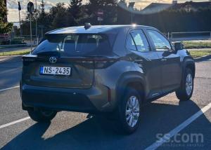 Brūns Toyota Yaris 2023 Rīga, ar dzinēja tilpumu 1.50 L un nobraukumu 47 tūkst. km par 21500 €, foto 3 vietnē AUTOMOTO.COM.LV