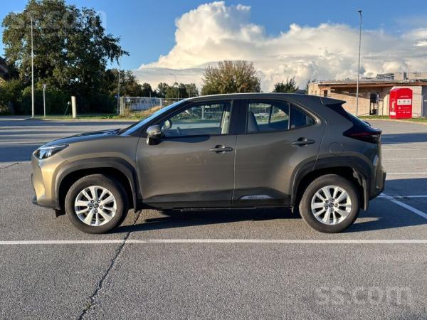 Brūns Toyota Yaris 2023 Rīga, ar dzinēja tilpumu 1.50 L un nobraukumu 47 tūkst. km par 21500 €, foto 4 vietnē AUTOMOTO.COM.LV