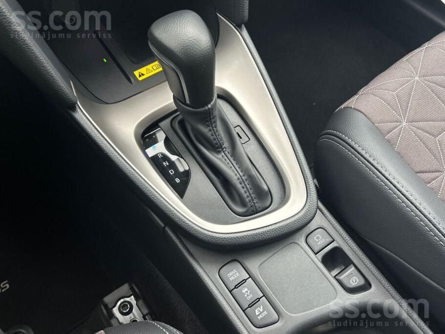 Brūns Toyota Yaris 2025 Rīga, ar dzinēja tilpumu 1.50 L un nobraukumu 6 tūkst. km par 31990 €, foto 20 vietnē AUTOMOTO.COM.LV
