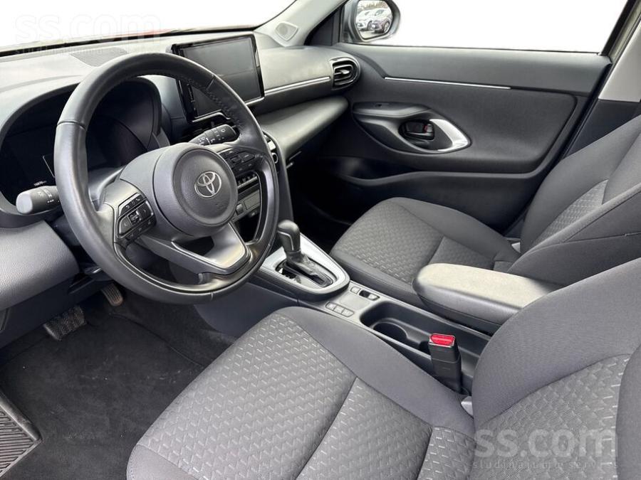 Brūns Toyota Yaris 2025 Rīga, ar dzinēja tilpumu 1.50 L un nobraukumu 17 tūkst. km par 23990 €, foto 12 vietnē AUTOMOTO.COM.LV