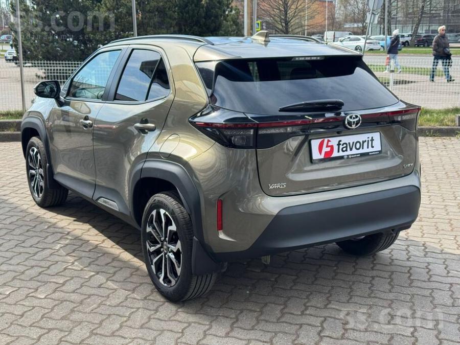 Brūns Toyota Yaris 2025 Rīga, ar dzinēja tilpumu 1.50 L un nobraukumu 13 tūkst. km par 22450 €, foto 4 vietnē AUTOMOTO.COM.LV