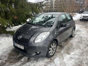 Brown Toyota Yaris 2007 in Vilnius, with an engine capacity of 1.40 L and mileage of 280 thousand km for 550 €, photo  on AUTOMOTO.COM.LV