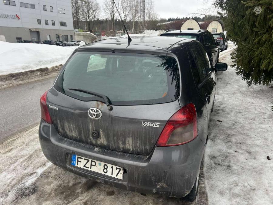 Brown Toyota Yaris 2007 in Vilnius, with an engine capacity of 1.40 L and mileage of 280 thousand km for 550 €, photo 3 on AUTOMOTO.COM.LV