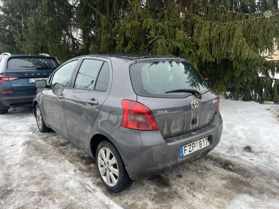 Brown Toyota Yaris 2007 in Vilnius, with an engine capacity of 1.40 L and mileage of 280 thousand km for 550 €, photo 6 on AUTOMOTO.COM.LV