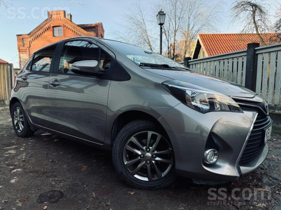 Brūns Toyota Yaris 2015 Cēsis, ar dzinēja tilpumu 1.30 L un nobraukumu 0 tūkst. km par 8990 €, foto 2 vietnē AUTOMOTO.COM.LV