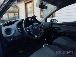 Brūns Toyota Yaris 2015 Cēsis, ar dzinēja tilpumu 1.30 L un nobraukumu 0 tūkst. km par 8990 €, foto 19 vietnē AUTOMOTO.COM.LV