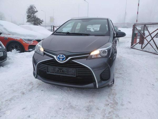 Brown Toyota Yaris 2015 in Klaipeda, with an engine capacity of 1.50 L and mileage of 175 thousand km for 7850 €, photo 4 on AUTOMOTO.COM.LV
