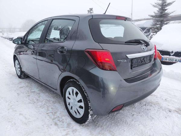 Brown Toyota Yaris 2015 in Klaipeda, with an engine capacity of 1.50 L and mileage of 175 thousand km for 7850 €, photo 8 on AUTOMOTO.COM.LV
